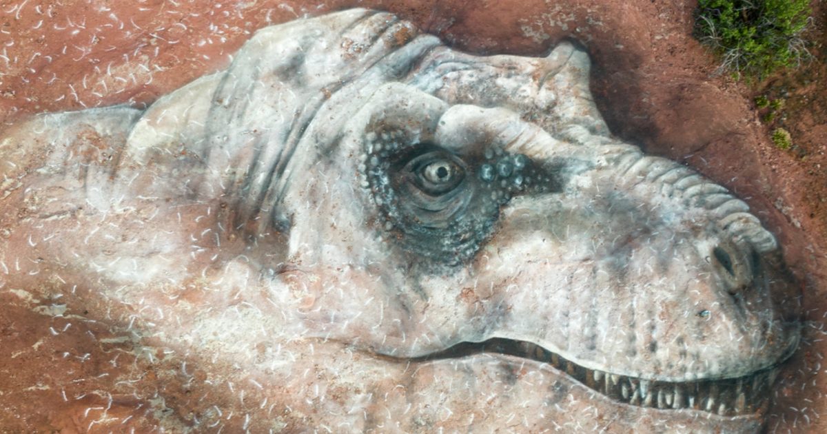 Gigantic OOH: Apple TV+ celebrates the new series of 'Prehistoric ...